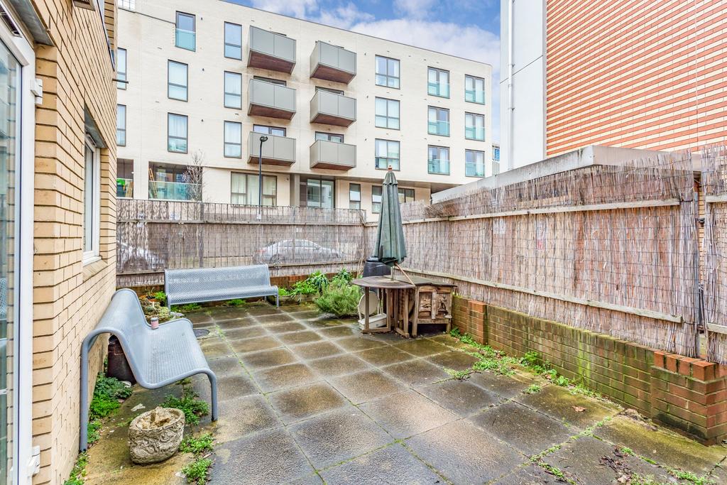 Marcon Place, Hackney, E8 3 bed flat - £3,000 pcm (£692 pw)