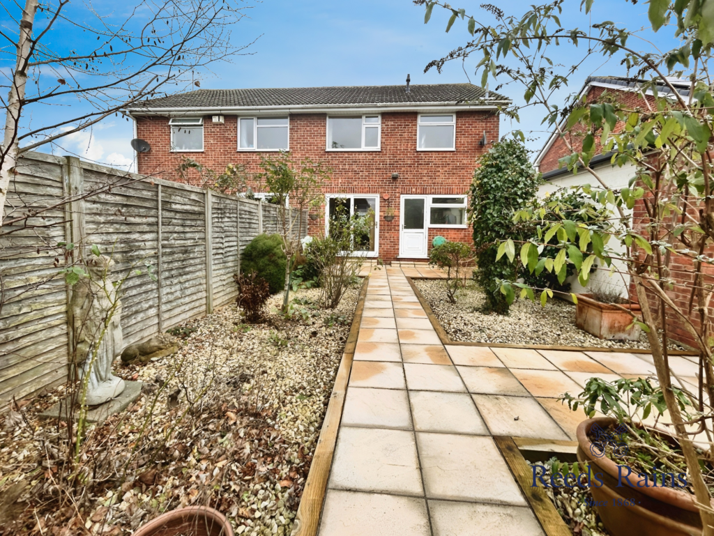 Hall Road, Hull HU11 3 bed semi-detached house - £199,000