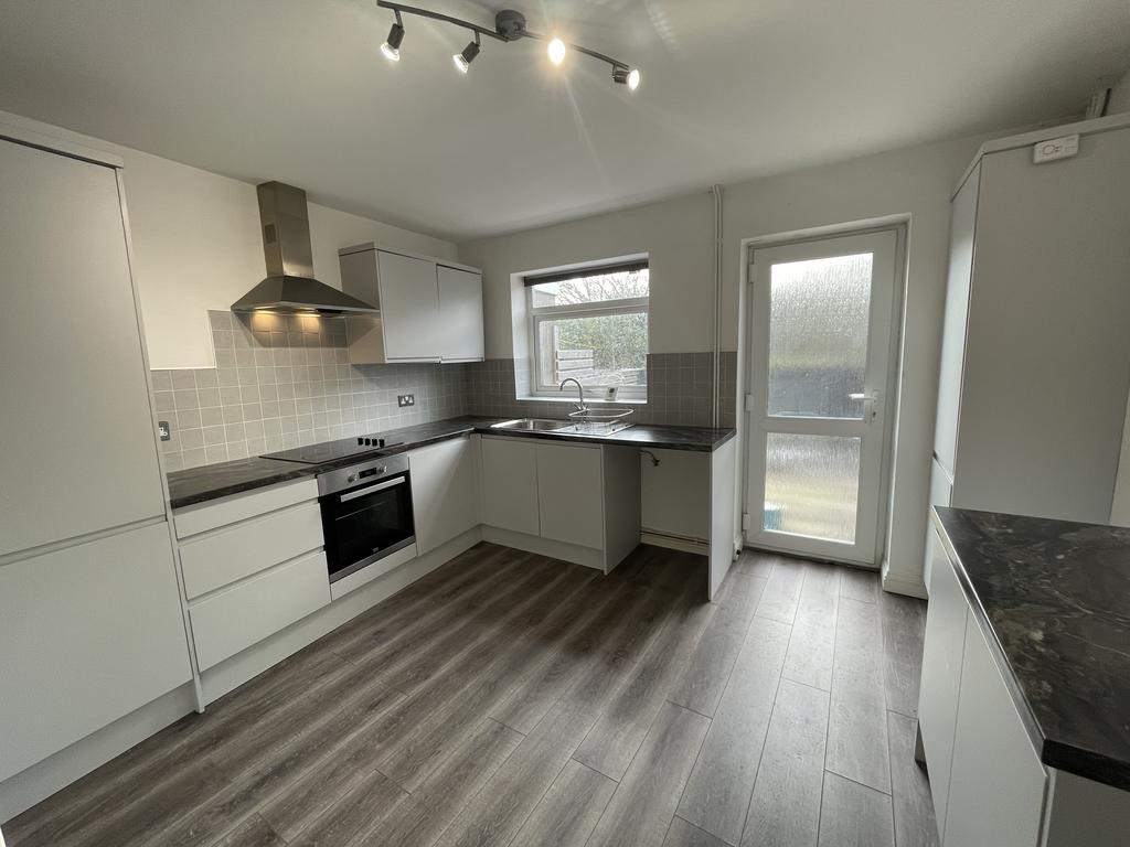 Middle Rd, Swansea 2 bed terraced house - £875 pcm (£202 pw)