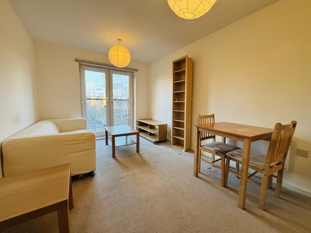 Oriel Gardens, M7 1AA 1 bed flat - £875 pcm (£202 pw)