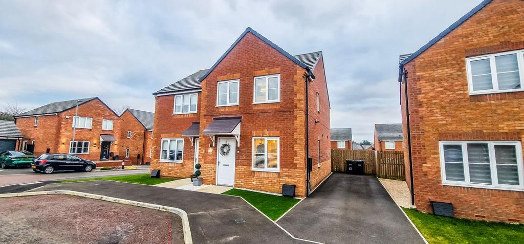 Cuthbert Park, Birtley, Chester Le... 3 bed semi-detached house - £185,000