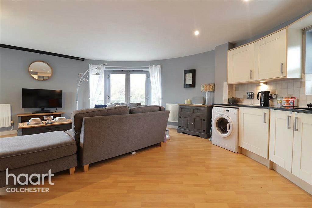 Rotary Way, COLCHESTER 2 bed flat - £1,300 pcm (£300 pw)