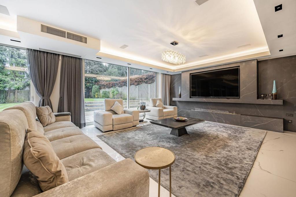 Wolsey Road, Moor Park, Northwood, HA6 5 bed detached house - £4,500,000