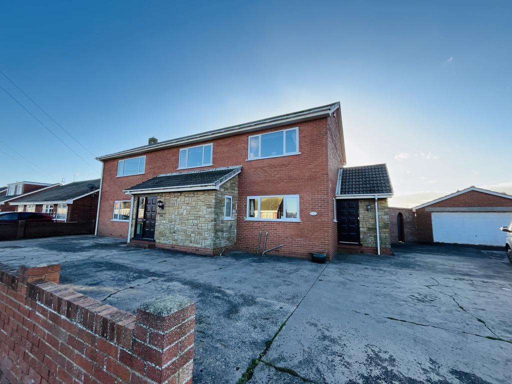 Oak Avenue, Withernsea, HU19 4 bed detached house for sale - £330,000