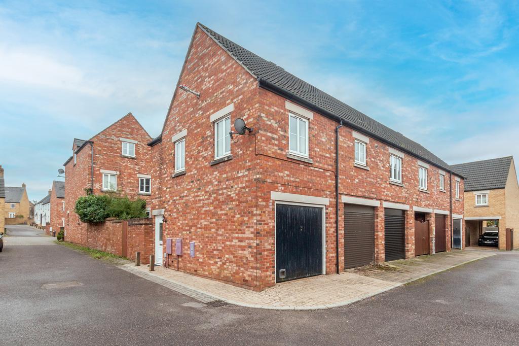 Stoke Gifford, Bristol BS34 2 bed coach house for sale - £257,500