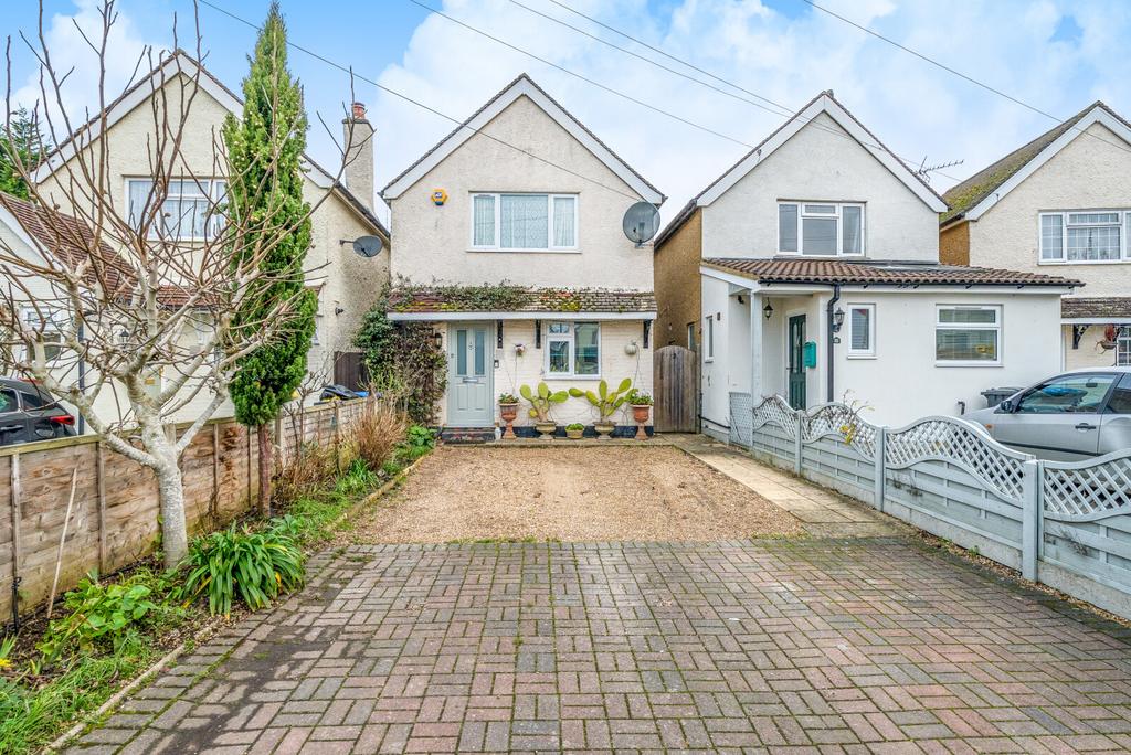 Derwent Close, Addlestone, KT15 2 bed detached house - £425,000