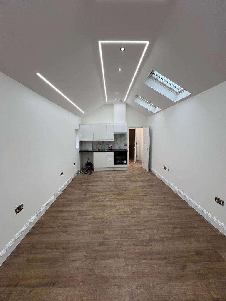 Large studio Flat For Rent London, N4 1 bed flat - £1,550 pcm (£358 pw)