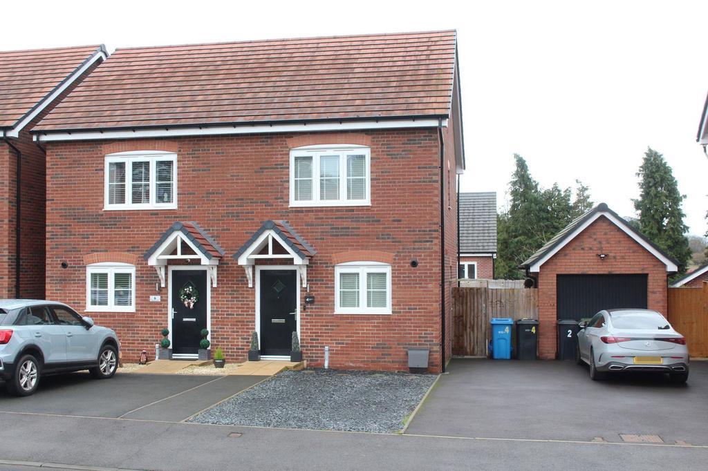 Appletree Close, Wombourne WV5 2 bed semi-detached house - £269,950
