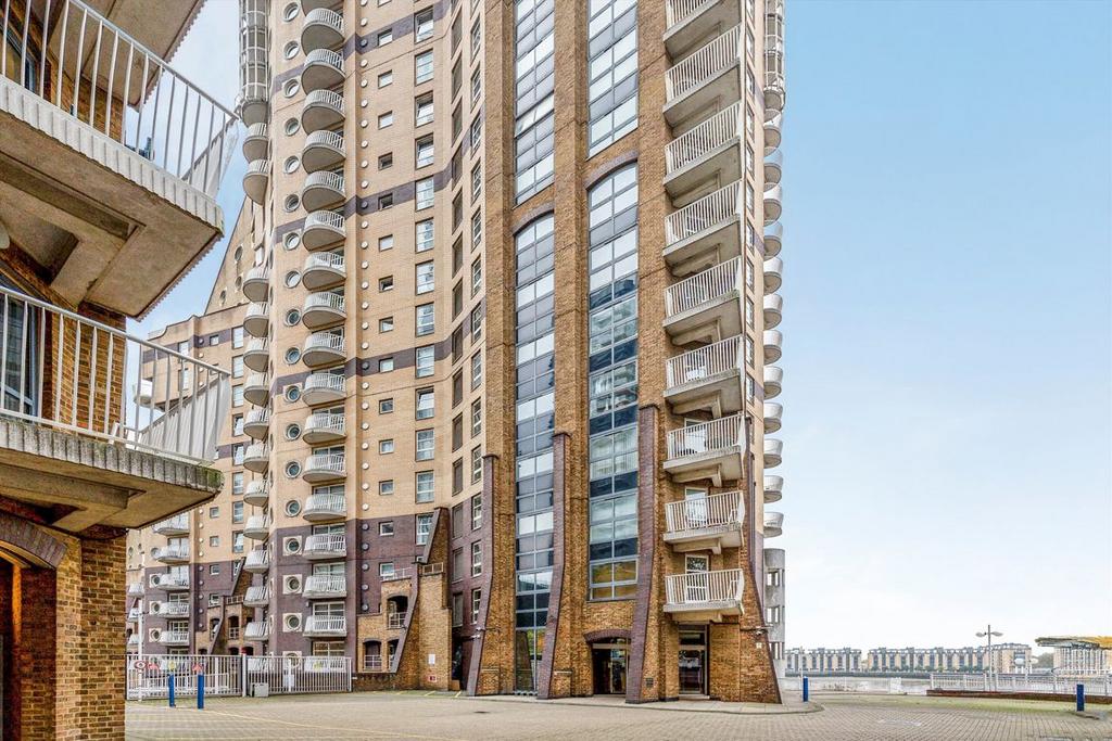 Westferry Road, London E14 2 bed flat - £400,000