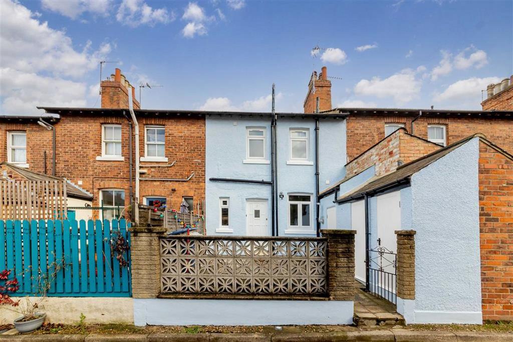 Midland Terrace, London NW2 2 bed house - £575,000