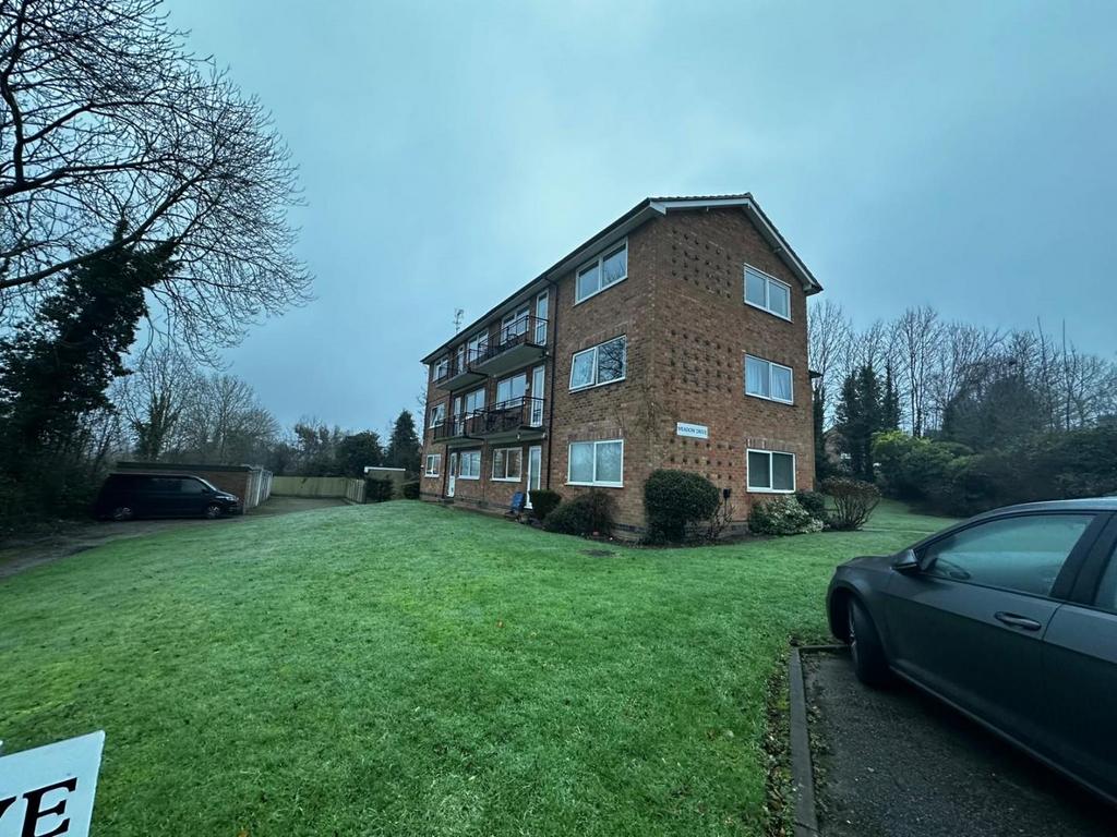 Meadow Drive, Hampton-In-Arden, Solihull 2 bed flat - £995 pcm (£230 pw)