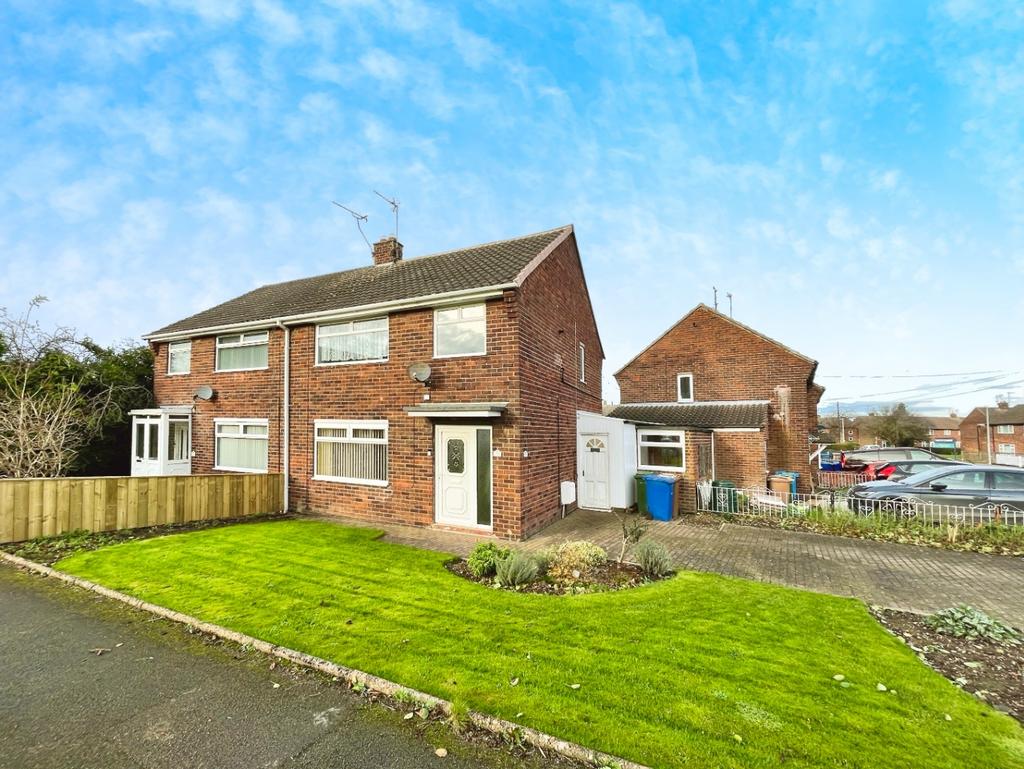 Burden Road, Beverley, HU17 9LA 3 bed semi-detached house - £165,000