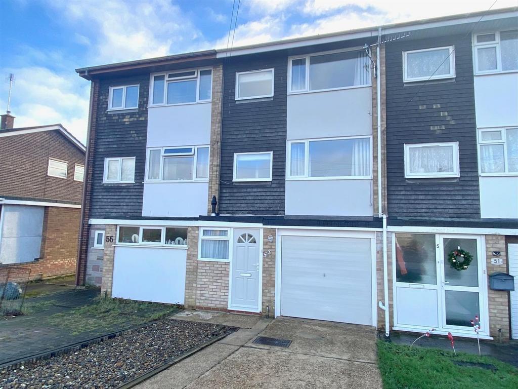 Gloucester Avenue, Oulton Broad... 4 bed terraced house - £220,000