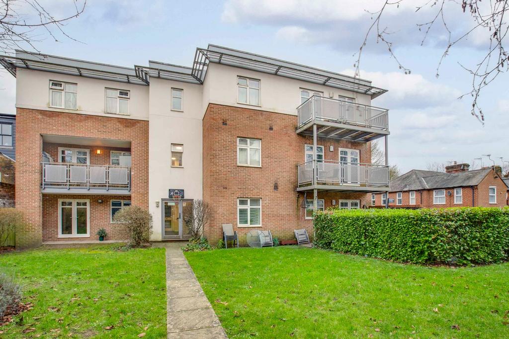 Spring Gardens Road, High Wycombe HP13 2 bed flat for sale - £250,000