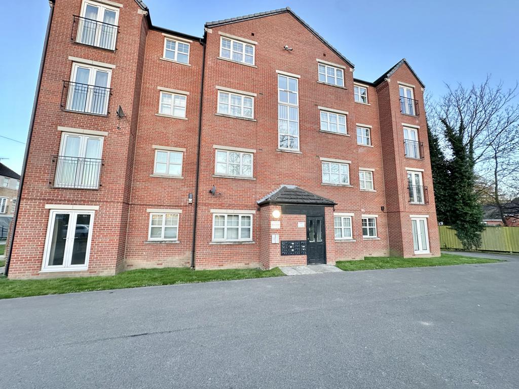 39 Lambwath Hall Court, Hull HU7 2 bed flat - £600 pcm (£138 pw)