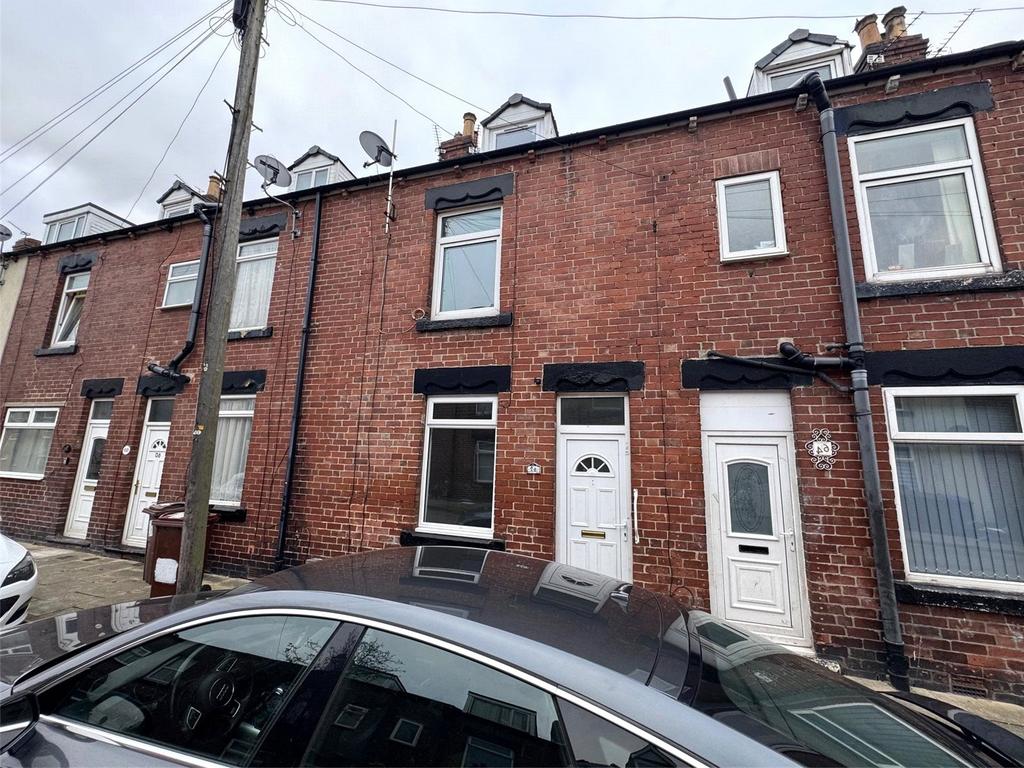 Milgate Street, Royston, Barnsley, S71 3 bed terraced house - £700 pcm ...