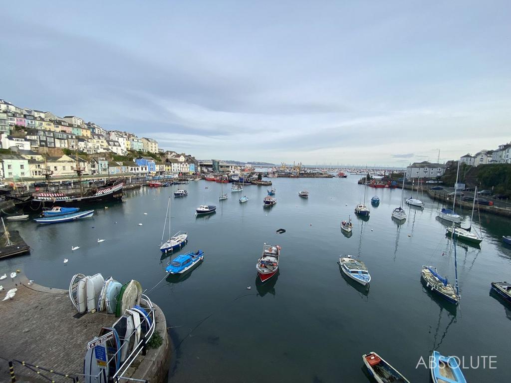 85 Fore Street, Brixham, TQ5 3 bed apartment - £1,175 pcm (£271 pw)