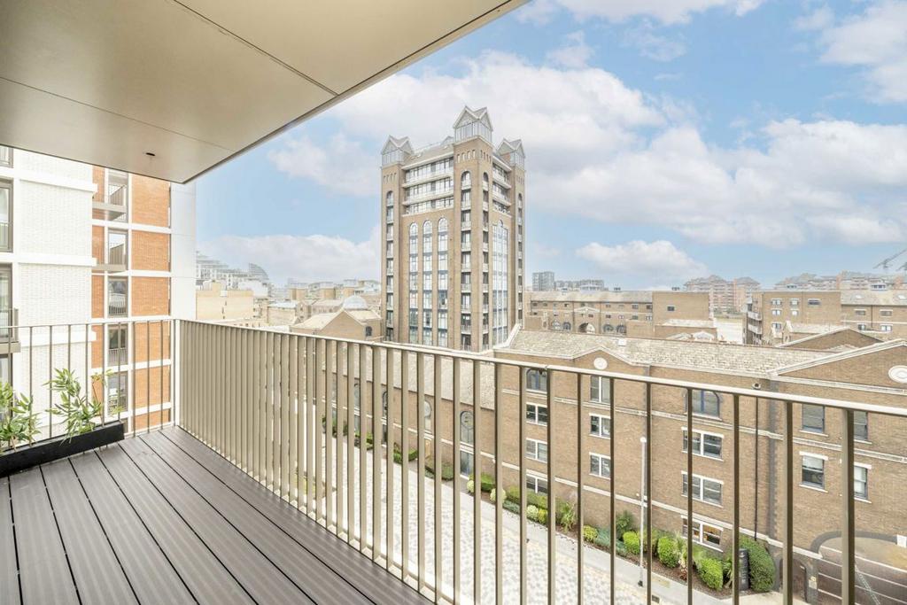 York Place, London SW11 2 bed flat - £3,662 pcm (£845 pw)
