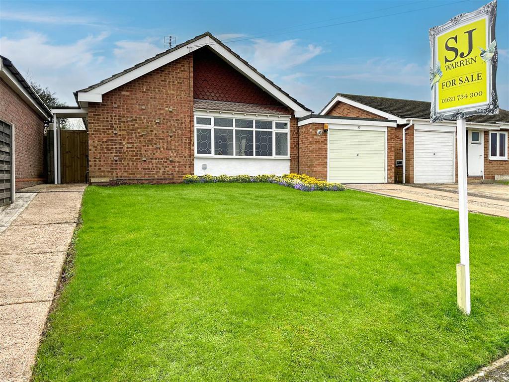 Highfield Rise, Althorne, Chelmsford 2 bed detached bungalow - £390,000