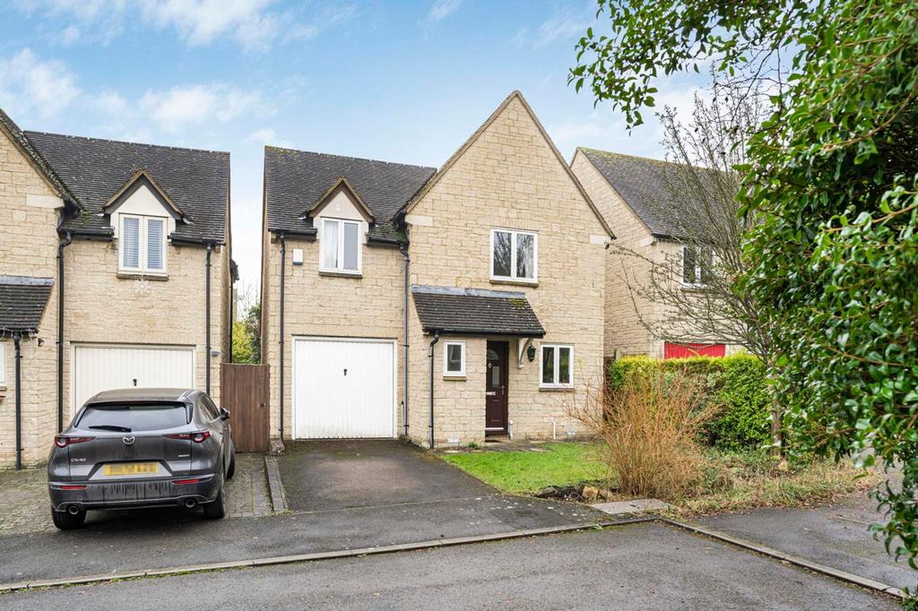 Kelham Hall Drive, Wheatley, OX33 3 bed detached house for sale - £485,000