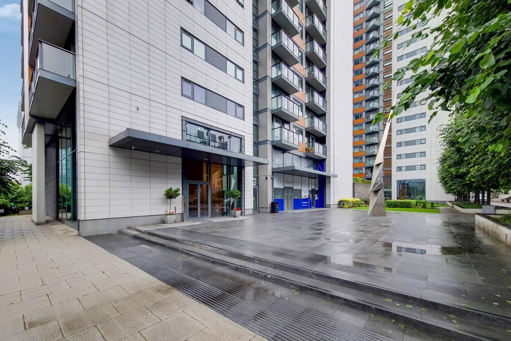 Blackwall Way, Canary Wharf, London, E14 1 bed flat - £1,950 pcm (£450 pw)