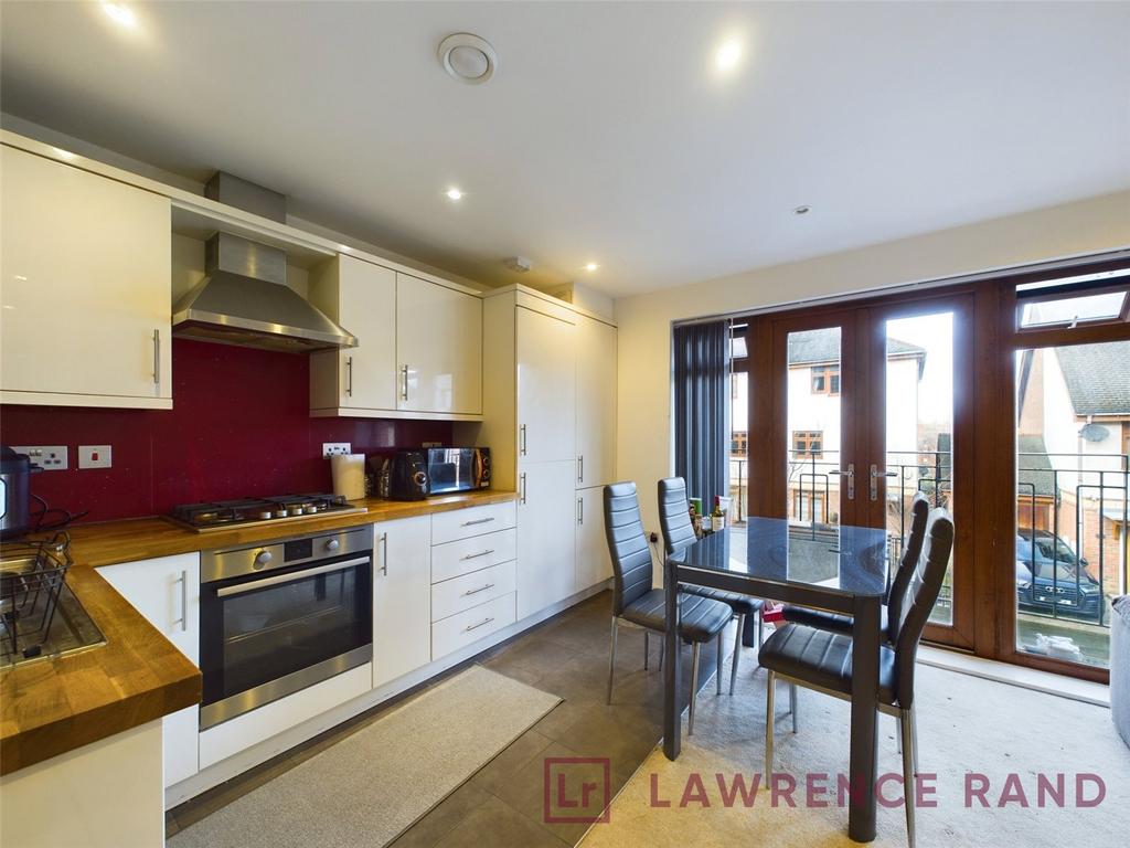 Flowers Avenue, Ruislip, Middlesex, HA4 2 bed flat - £1,800 pcm (£415 pw)