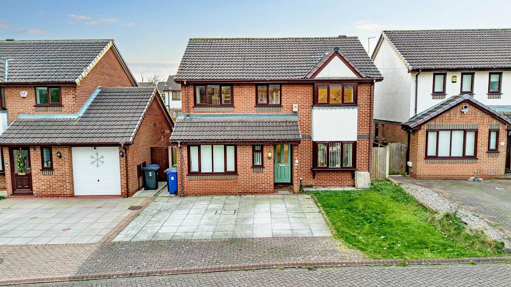 Amelia Close, Widnes WA8 4 bed detached house for sale - £365,000