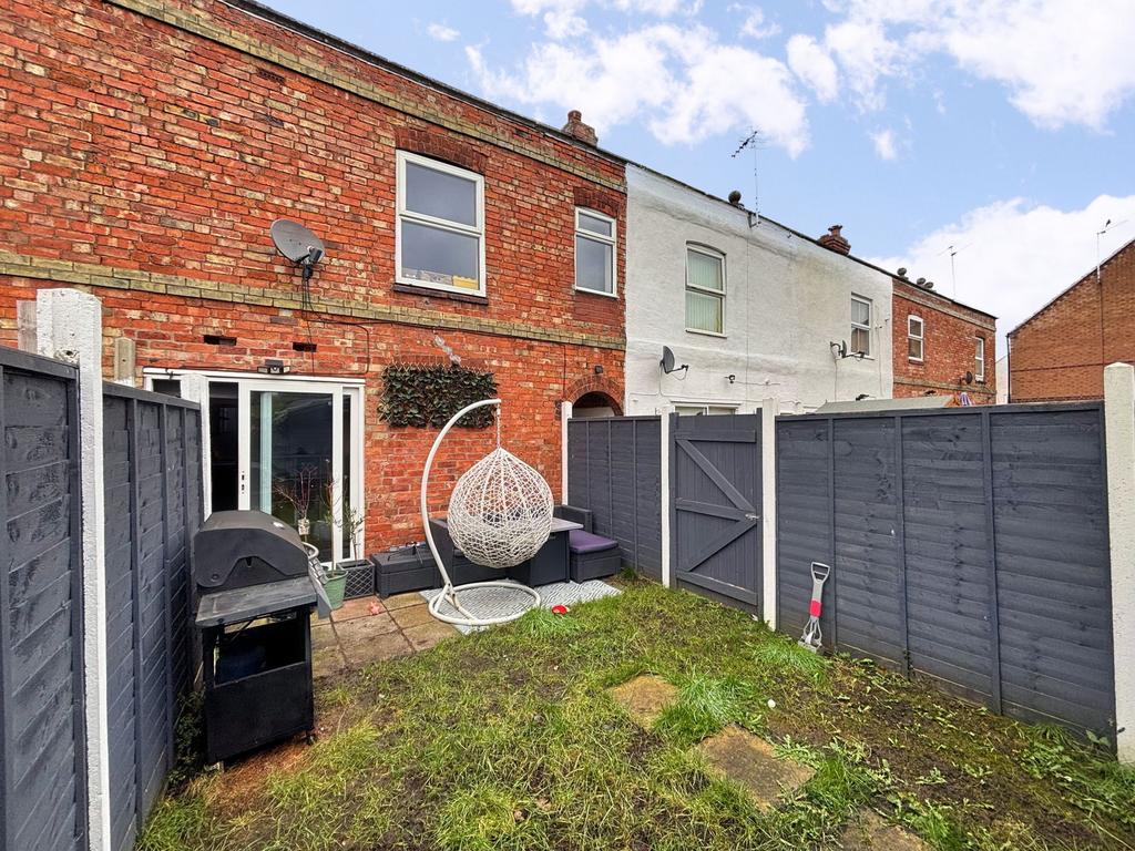 Castle Terrace, Sleaford NG34 3 bed terraced house - £145,000
