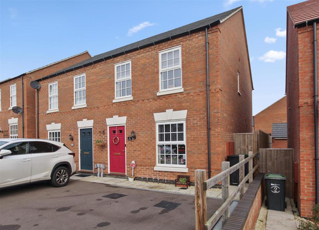 Ruby Close, Irthlingborough 3 bed semi-detached house - £275,000