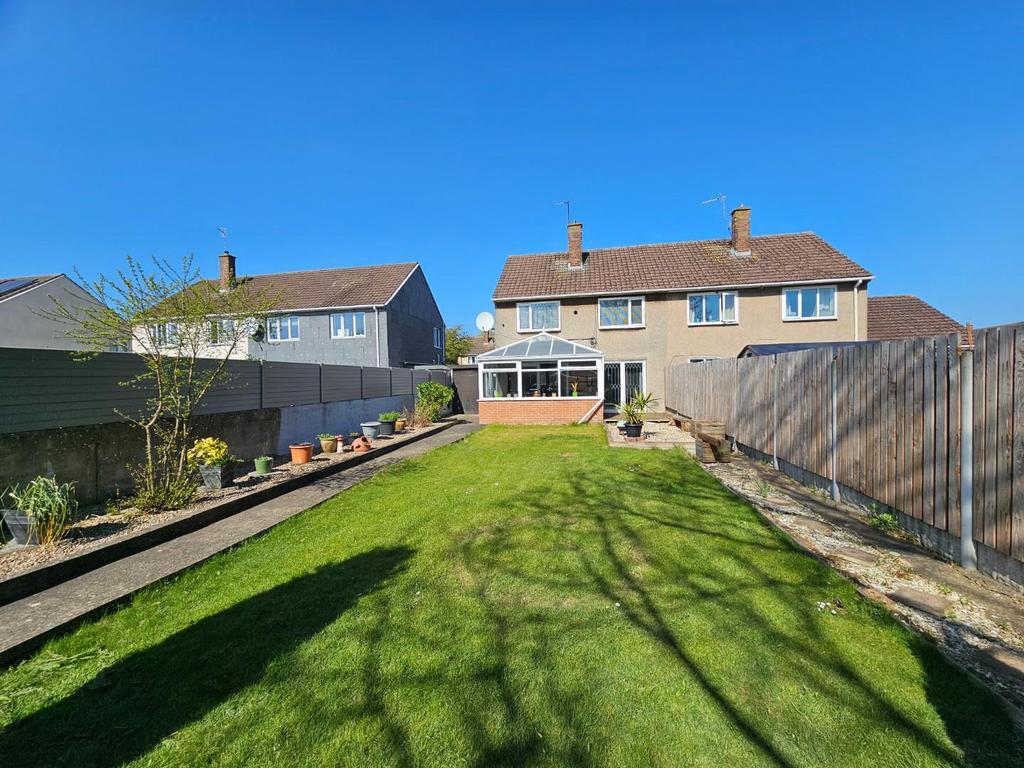 Bonby Grove, Scunthorpe 3 bed semi-detached house - £140,000