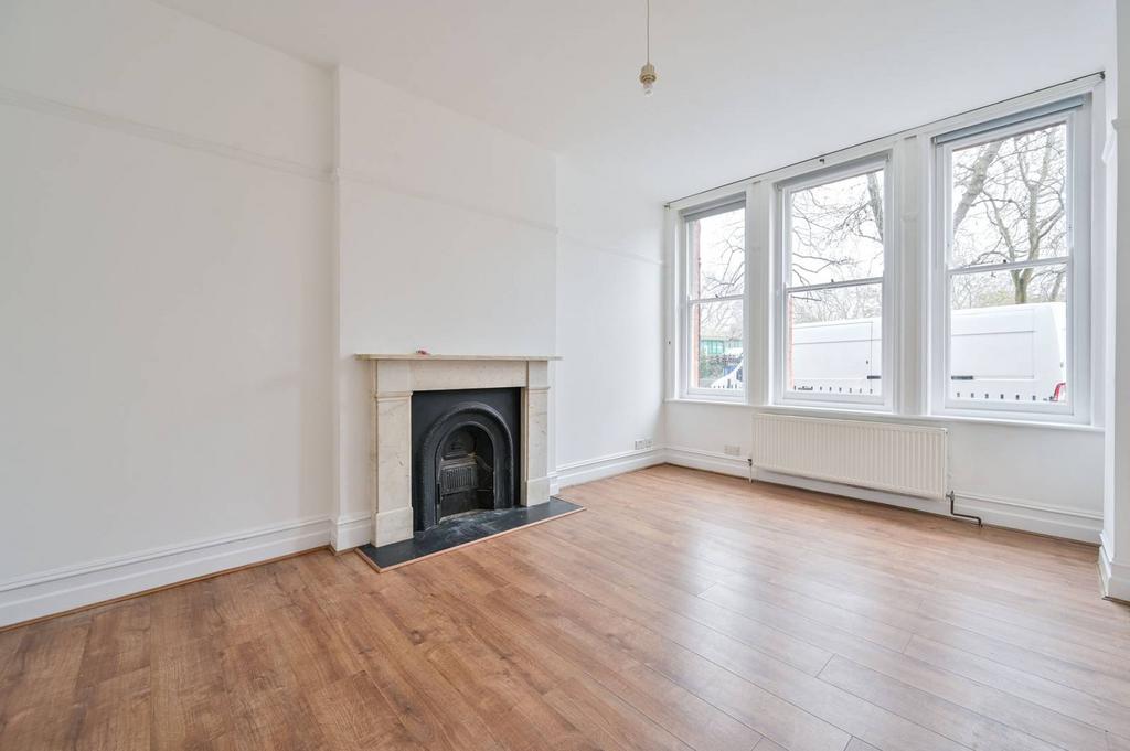 Cormont Road, Camberwell, London, SE5 2 bed flat - £2,100 pcm (£485 pw)