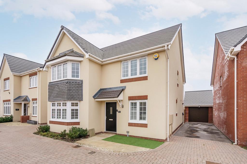 Mary Shunn Way, Wantage, OX12 4 bed detached house - £575,000