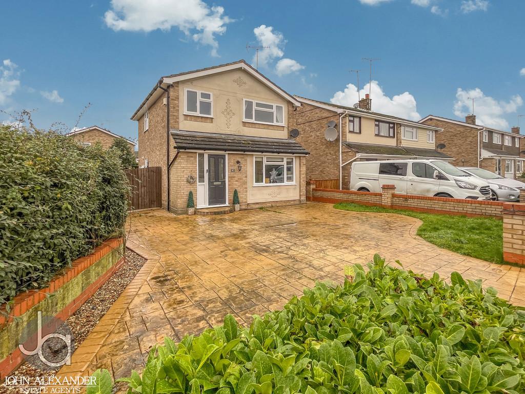 Walnut Tree Way, Tiptree, Colchester 3 bed detached house - £350,000