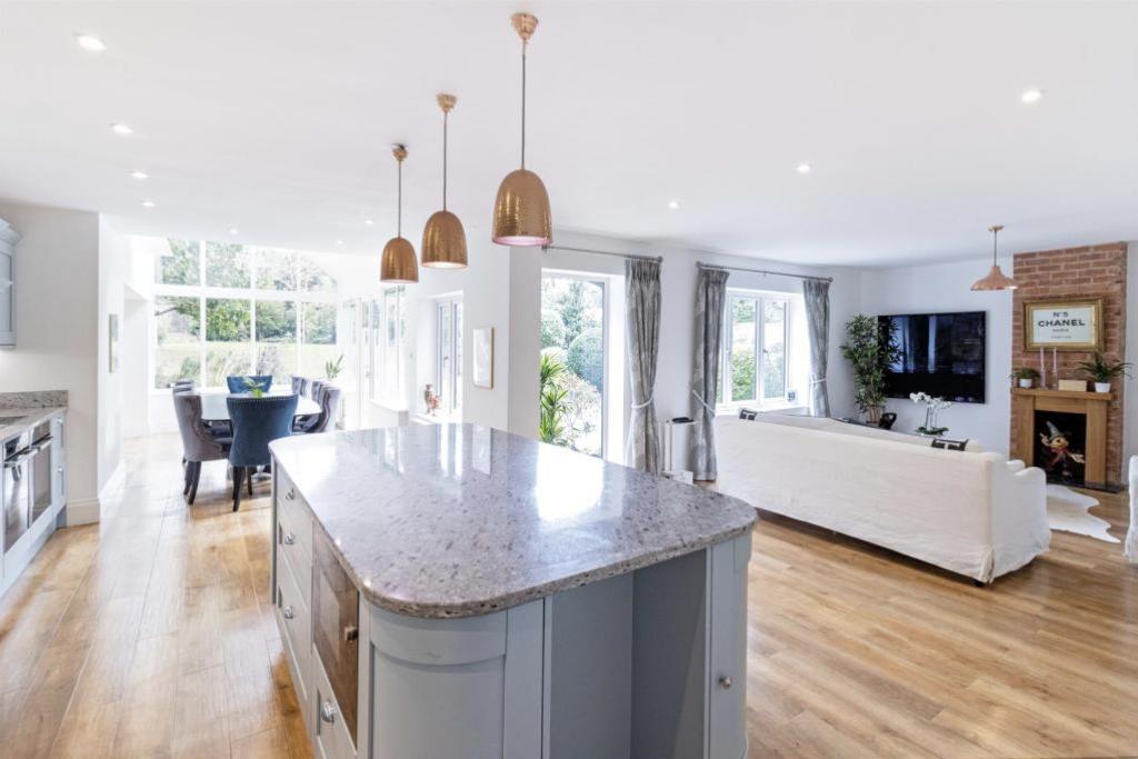 Shirley Drive, Hove, BN3 6NQ 6 bed detached house - £2,000,000