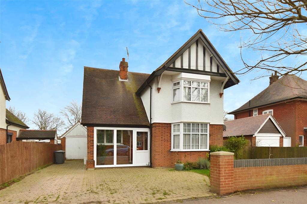 Beatrice Avenue, Felixstowe, Suffolk... 4 bed detached house - £550,000