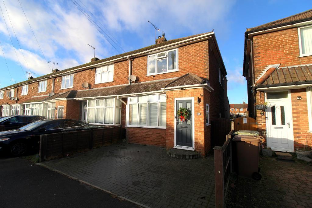 Applecroft Road, Putteridge, Luton... 3 bed end of terrace house - £360,000