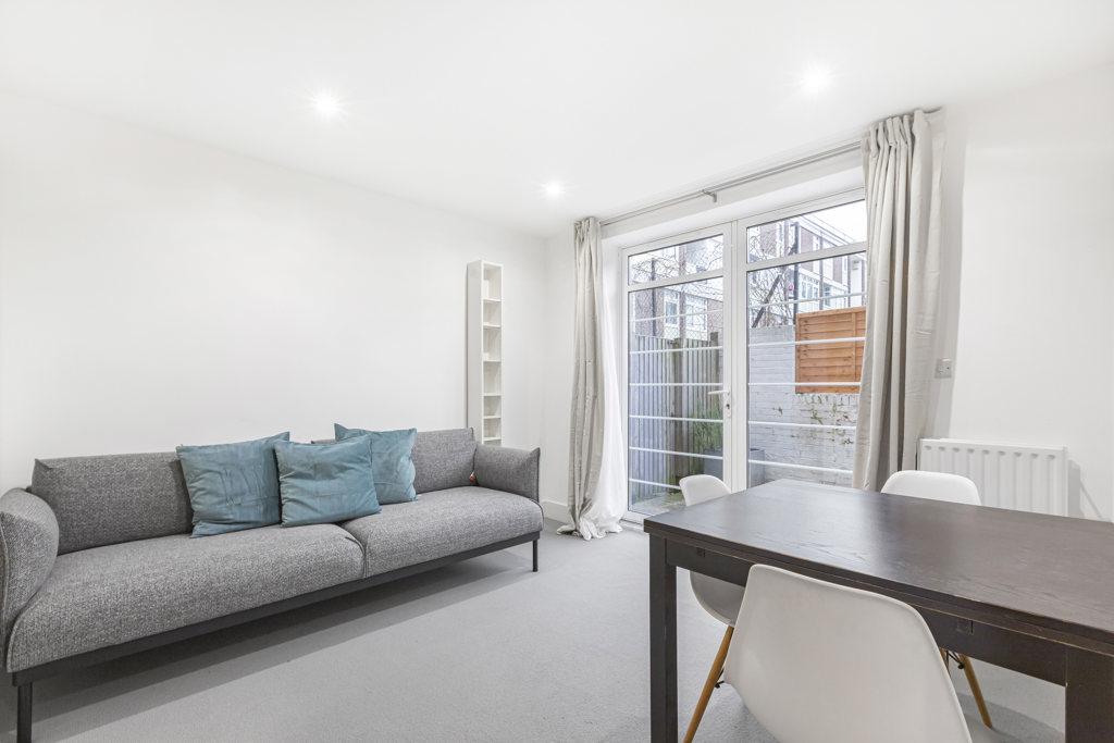 Osier Street, Stepney Green, London, E1 2 bed apartment - £2,185 pcm (£ ...