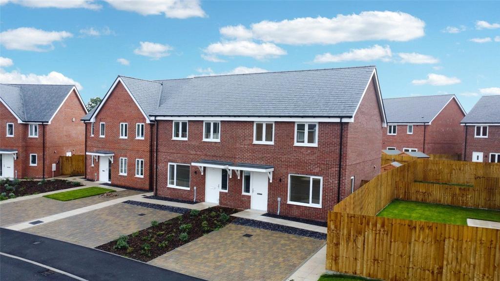 Maes Dulais, Llanidloes Road... 2 bed semi-detached house - £87,500