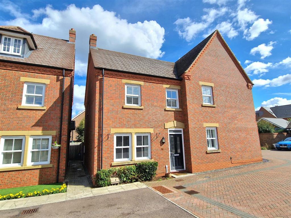 Pennard Close, Great Denham, Bedford 3 bed semi-detached house for sale ...