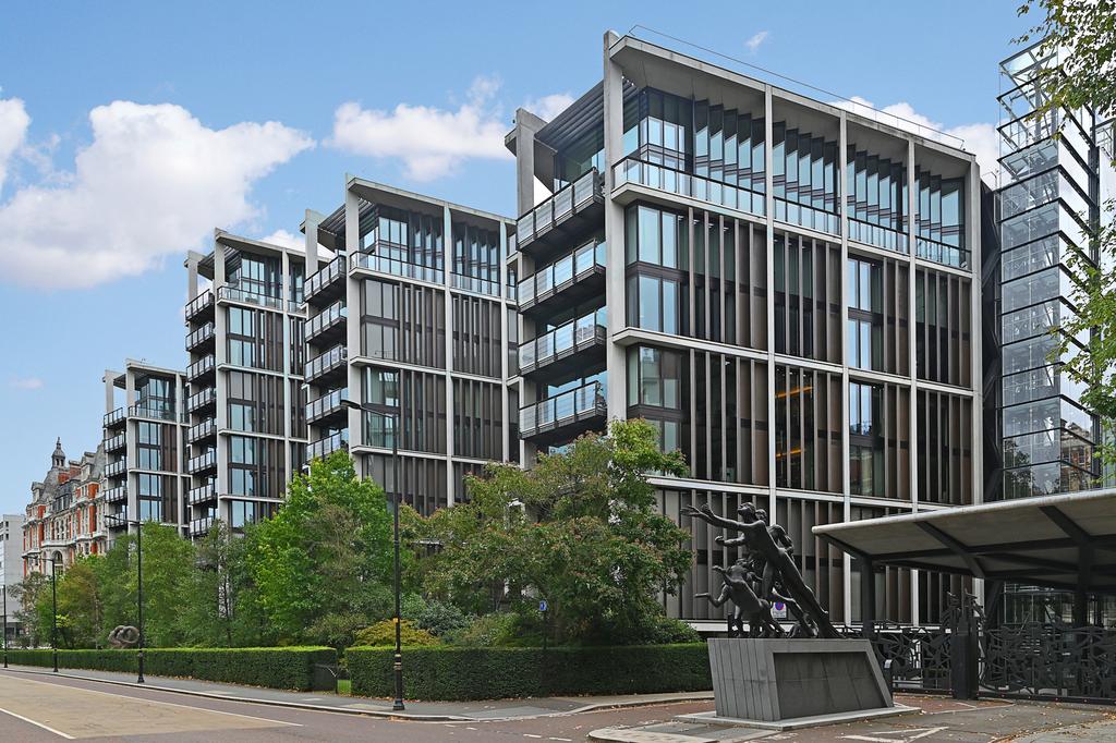 One Hyde Park, London SW1X 4 bed apartment to rent - £117,000 pcm (£ ...