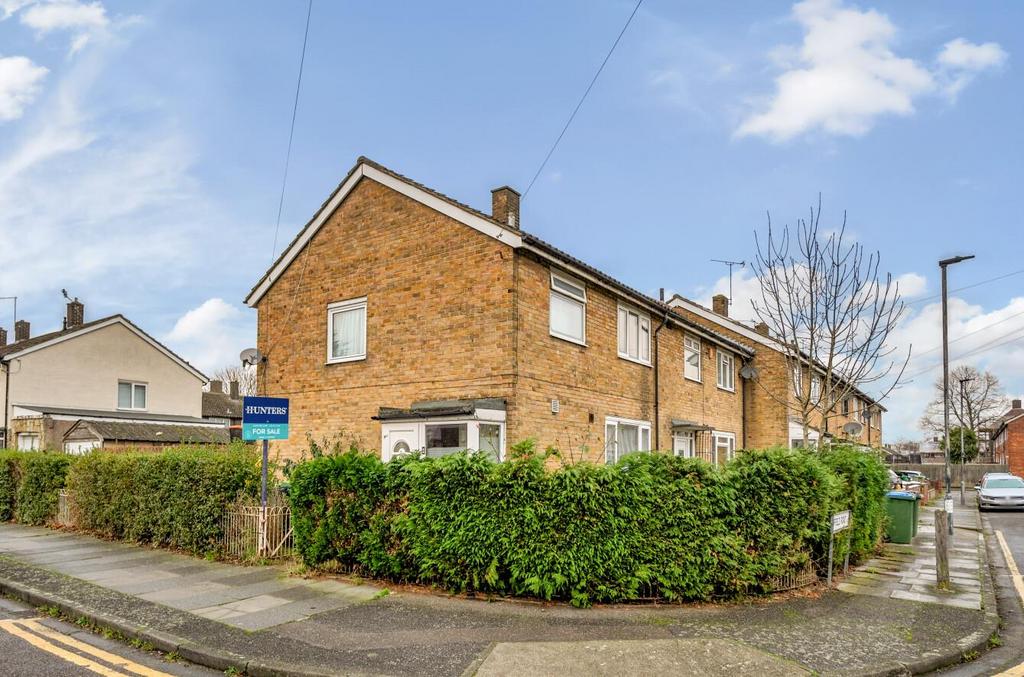 Luffield Road, London 3 bed house - £425,000