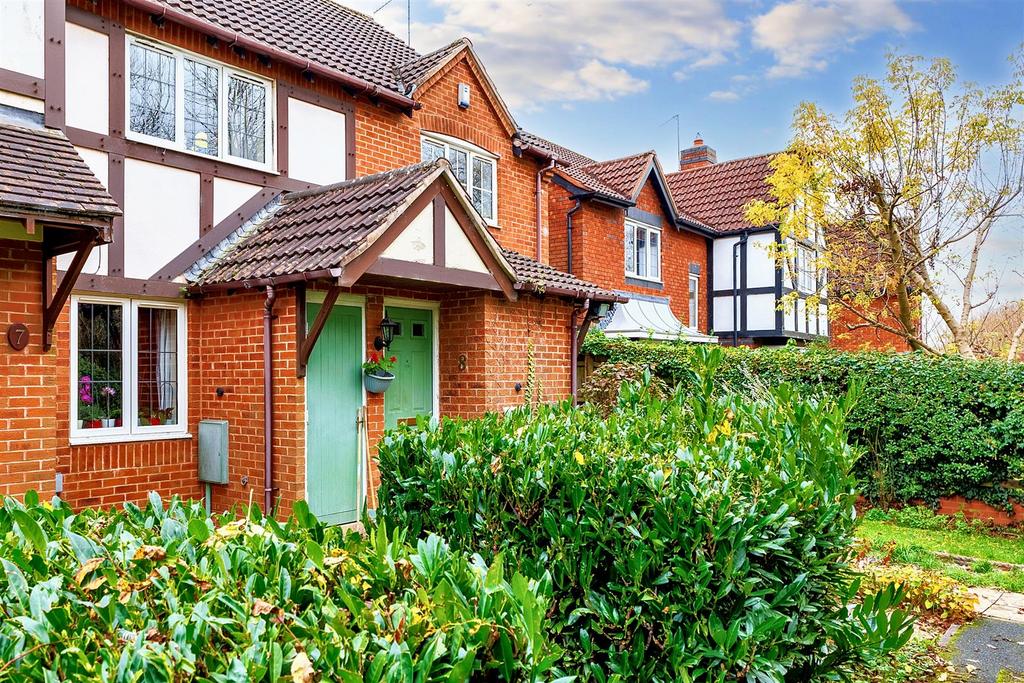 Rona Gardens, Worcester WR5 2 bed terraced house - £200,000