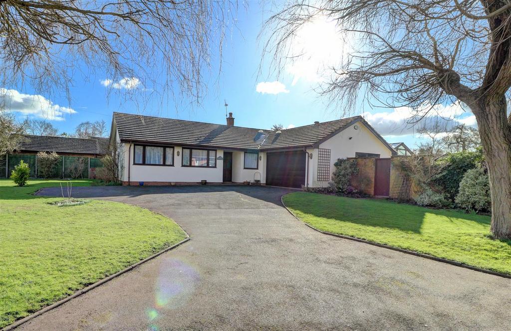 Church Lane, Flyford Flavell... 3 bed detached bungalow - £650,000