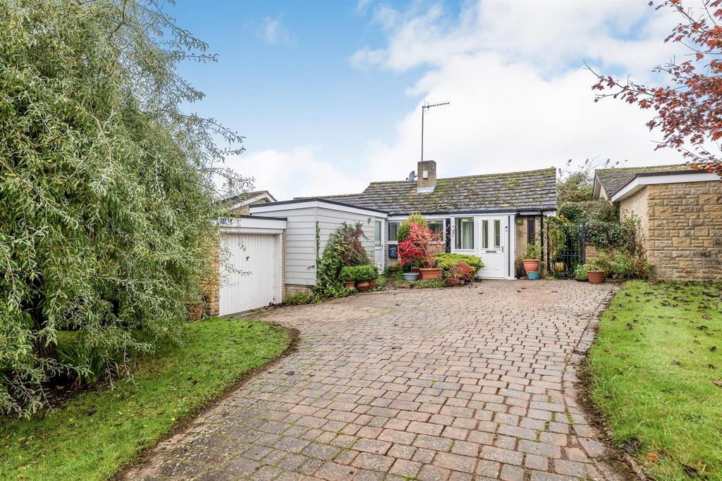 Compton Court, Long Compton CV36 3 bed semi-detached bungalow for sale ...