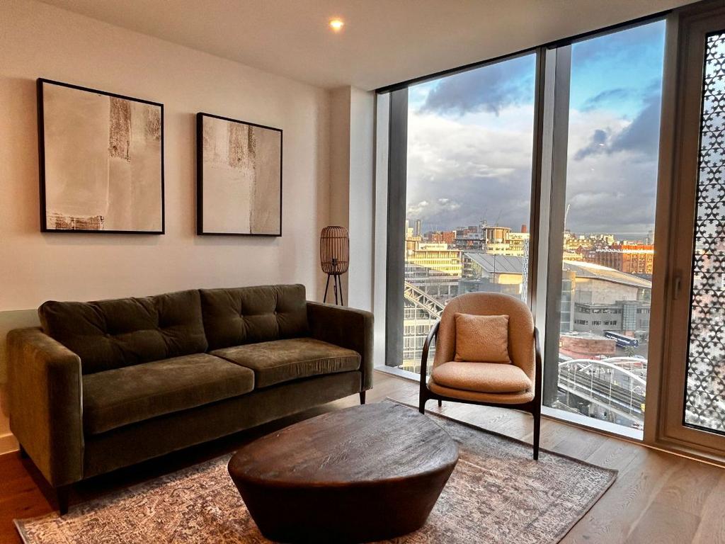 Viadux, Deansgate, M1 2 bed apartment - £2,100 pcm (£485 pw)