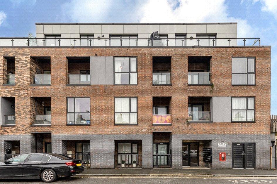 Sanderstead Road, SOUTH CROYDON... 3 bed apartment for sale - £440,000