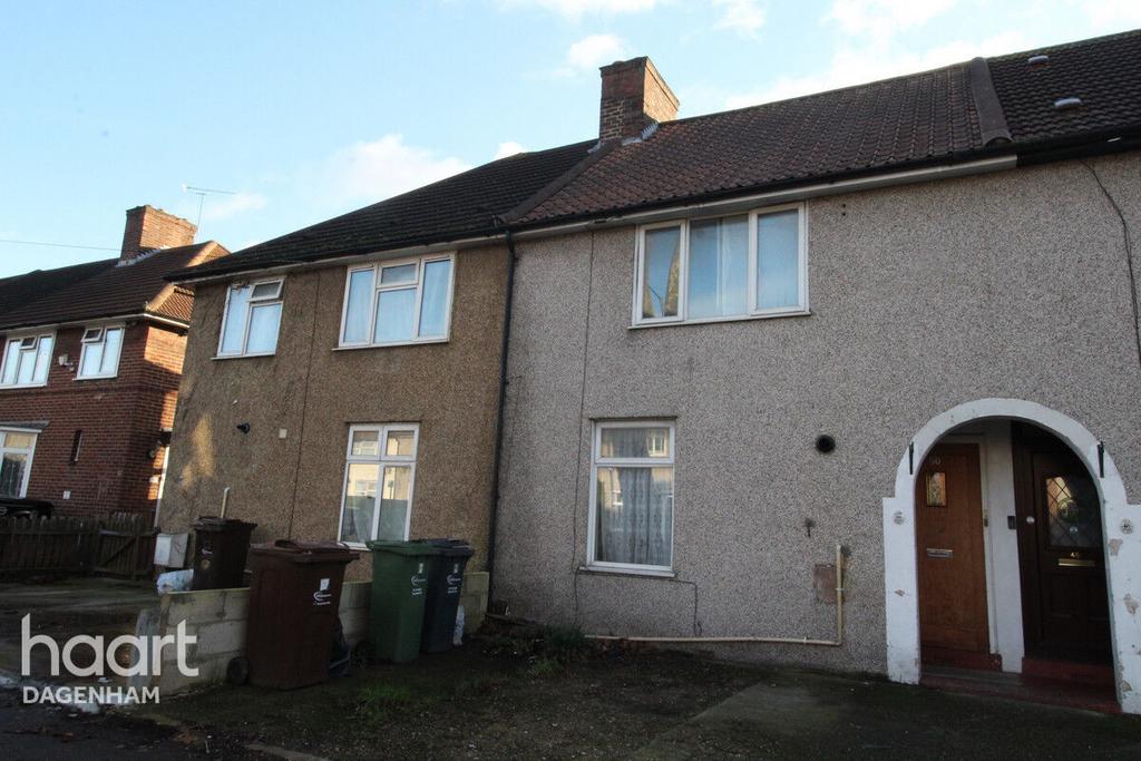 Oxlow Lane, DAGENHAM 3 bed terraced house - £2,000 pcm (£462 pw)