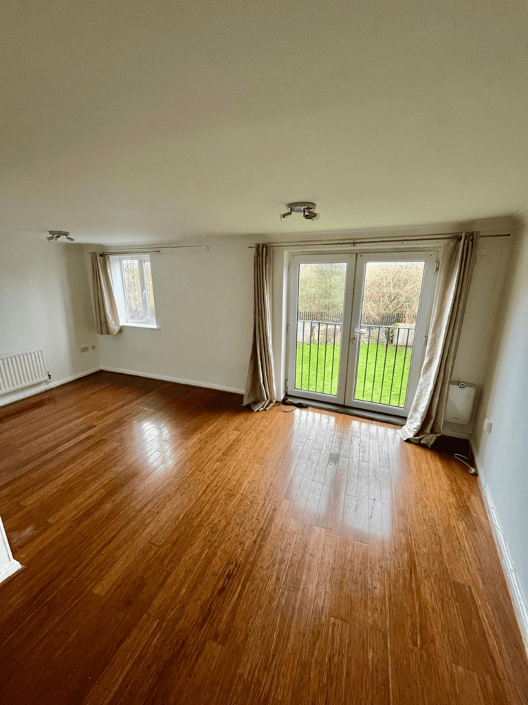 High Tor View, London, SE28 4 bed terraced house - £2,500 pcm (£577 pw)