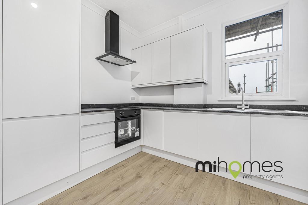 Wood Street, Barnet 2 bed apartment - £1,700 pcm (£392 pw)