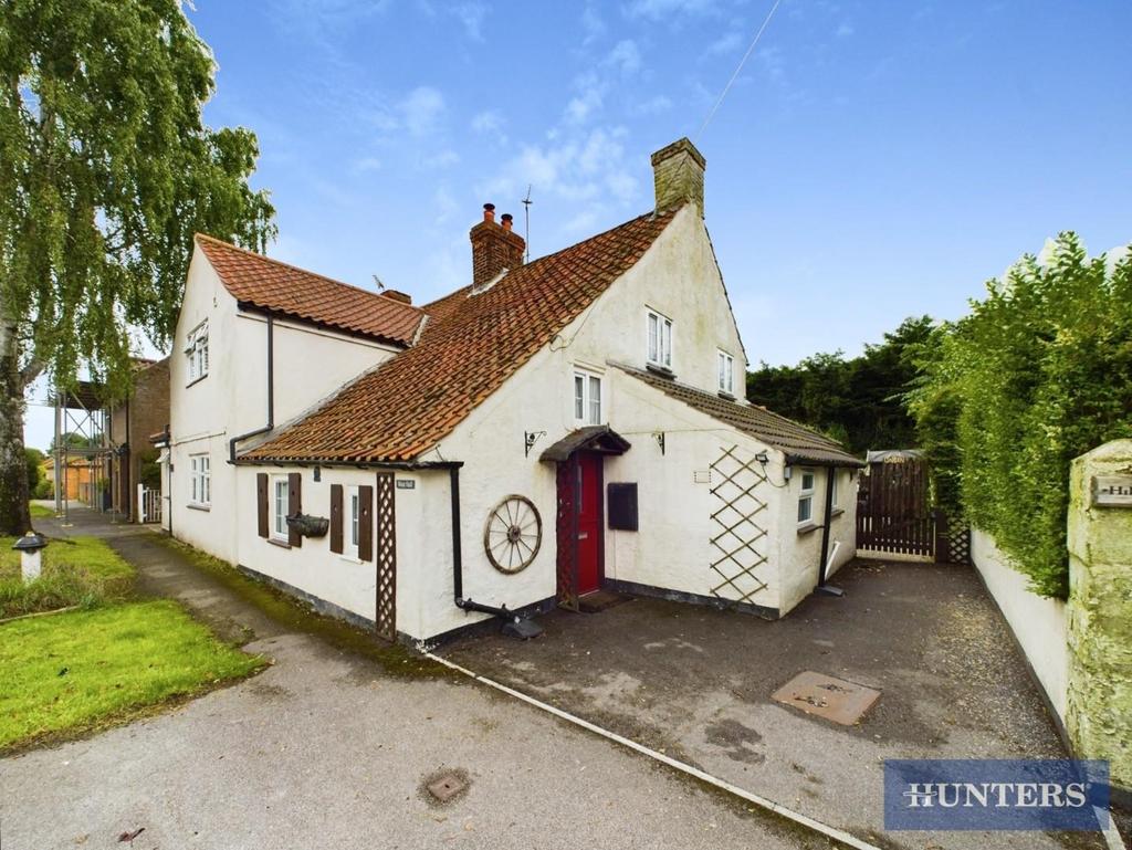 Main Street, Staxton, Scarborough 3 bed cottage - £190,000